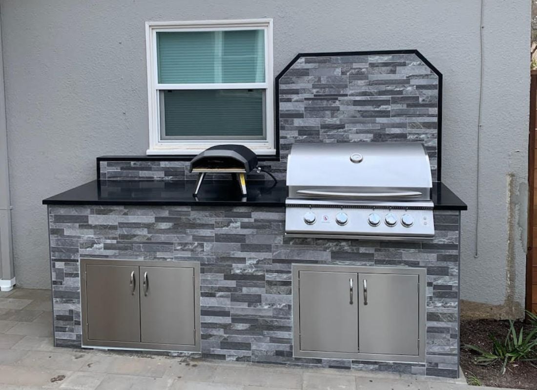 Small Outdoor Kitchen Ideas: 10 Designs to Work with Your Space