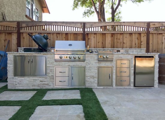 Small Outdoor Kitchen Ideas: 10 Designs to Work with Your Space