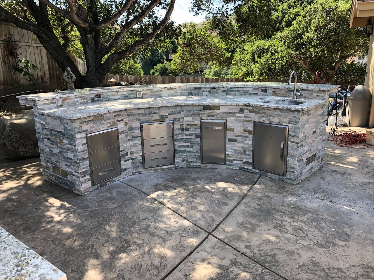 Small Outdoor Kitchen Ideas: 10 Designs to Work with Your Space