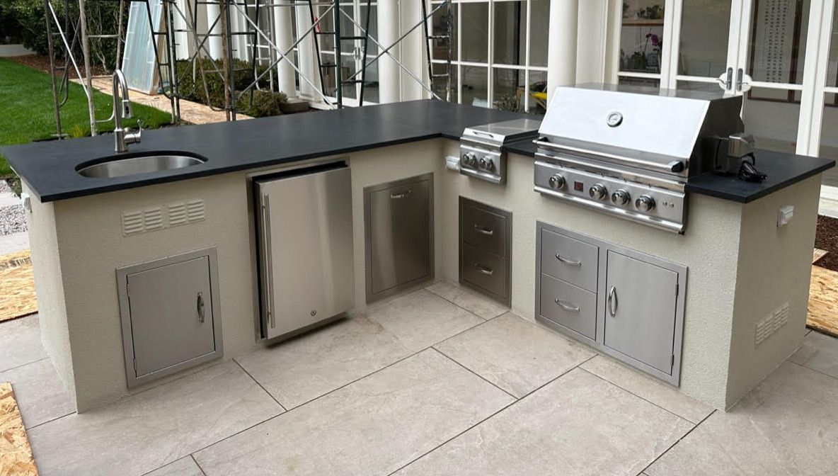 Small Outdoor Kitchen Ideas: 10 Designs to Work with Your Space
